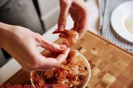 Comment décortiquer les crevettes - Guide des Aliments